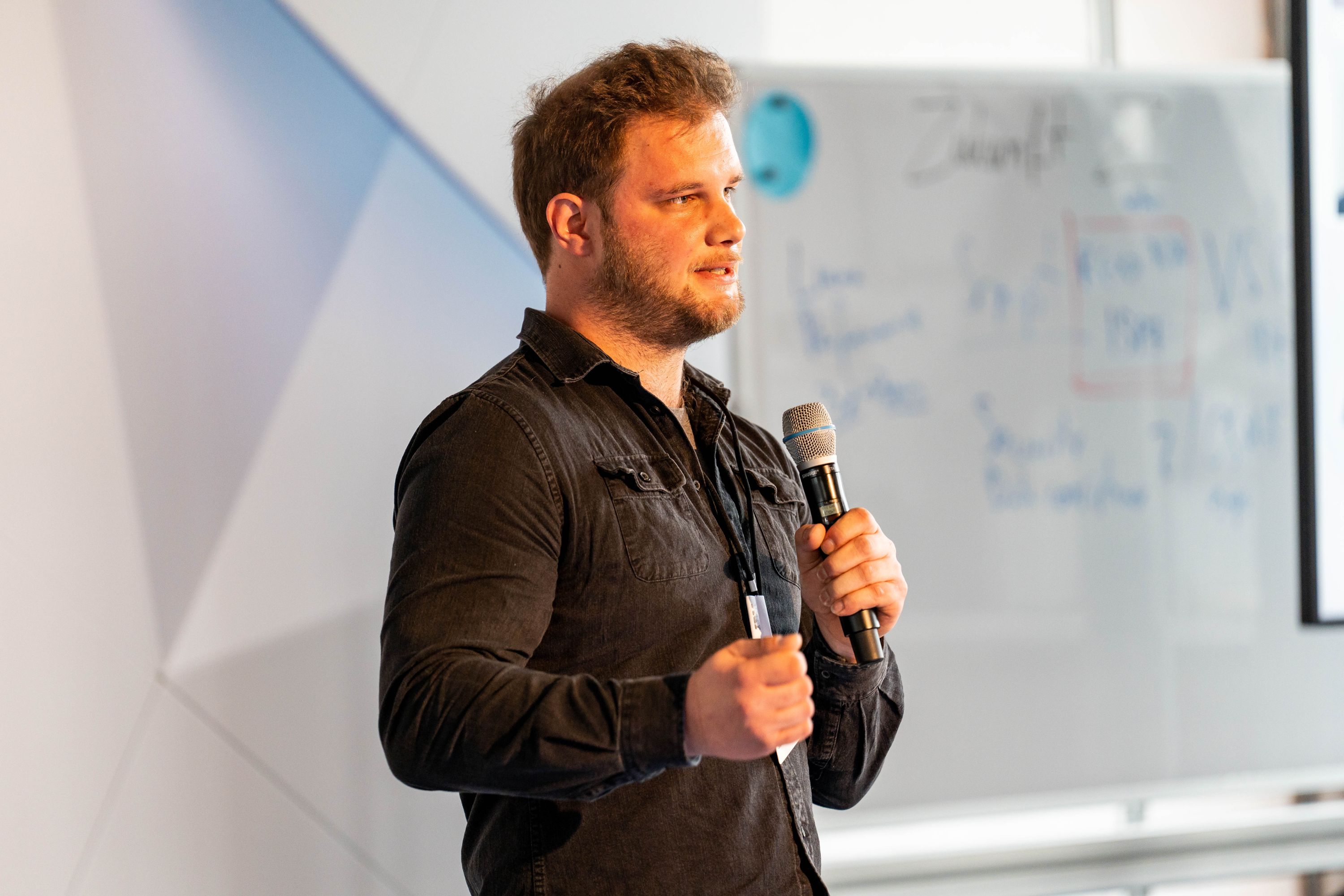 Het lelijke eendje van de informatica is eigenlijk een goudhaantje. - Hogeschool Gent